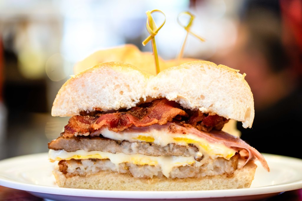 Kapteins Corner Deli – Danbury, CT | 203-917-3379